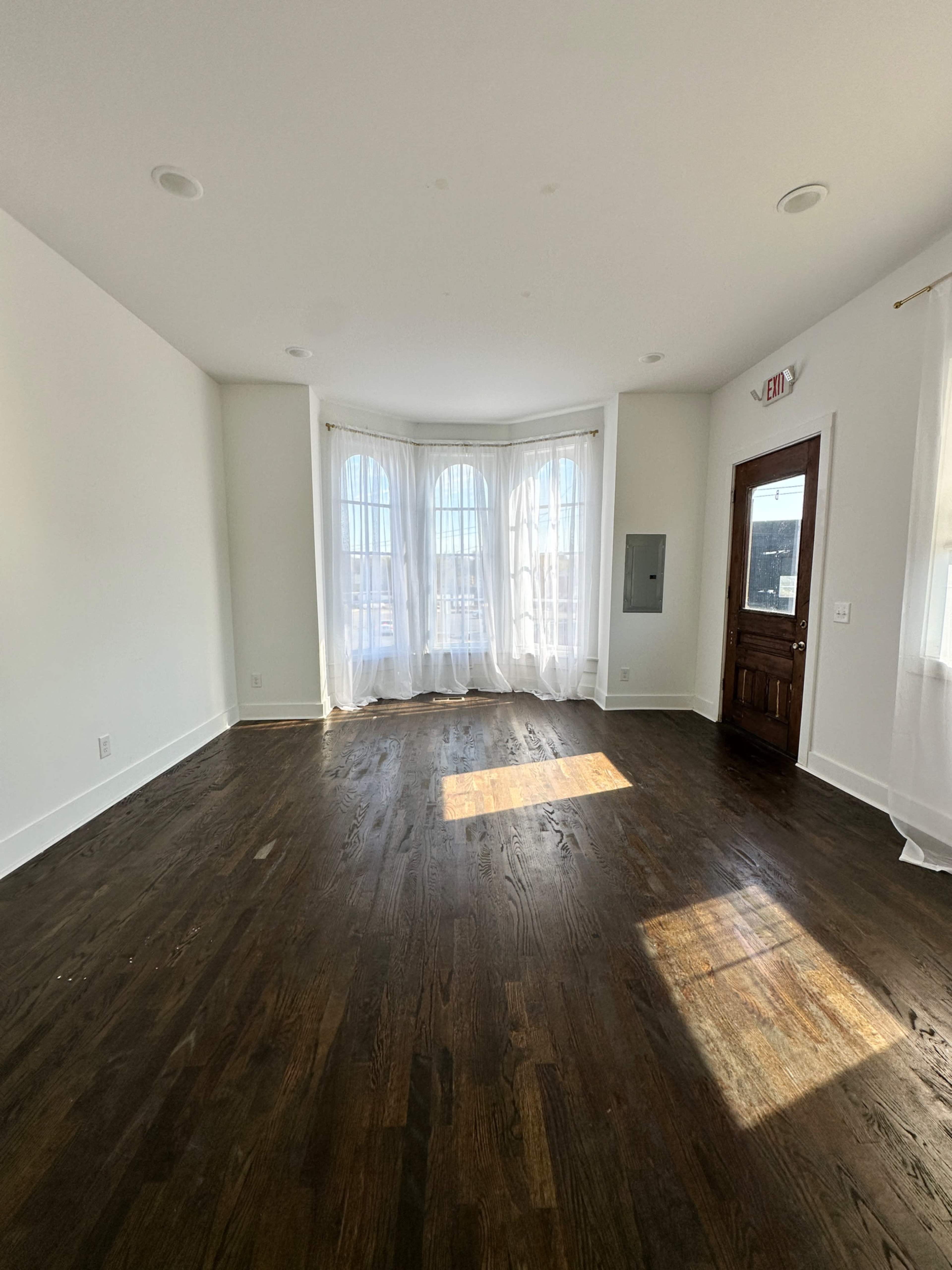 Dogwood Studio | Downtown Columbia All White Studio with Natural Light ...