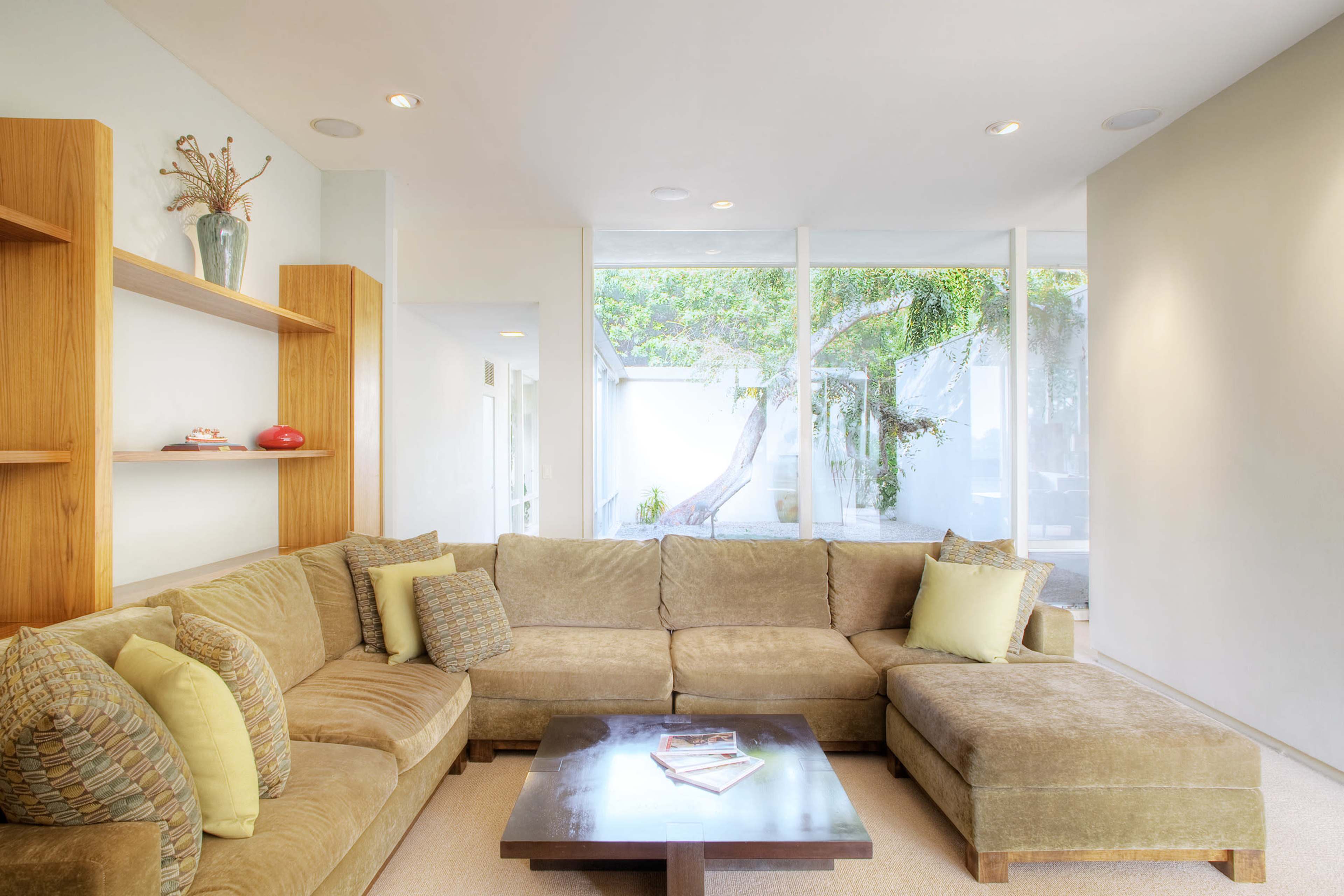 The Simon House, Beverly Hills, CA | Production | Peerspace