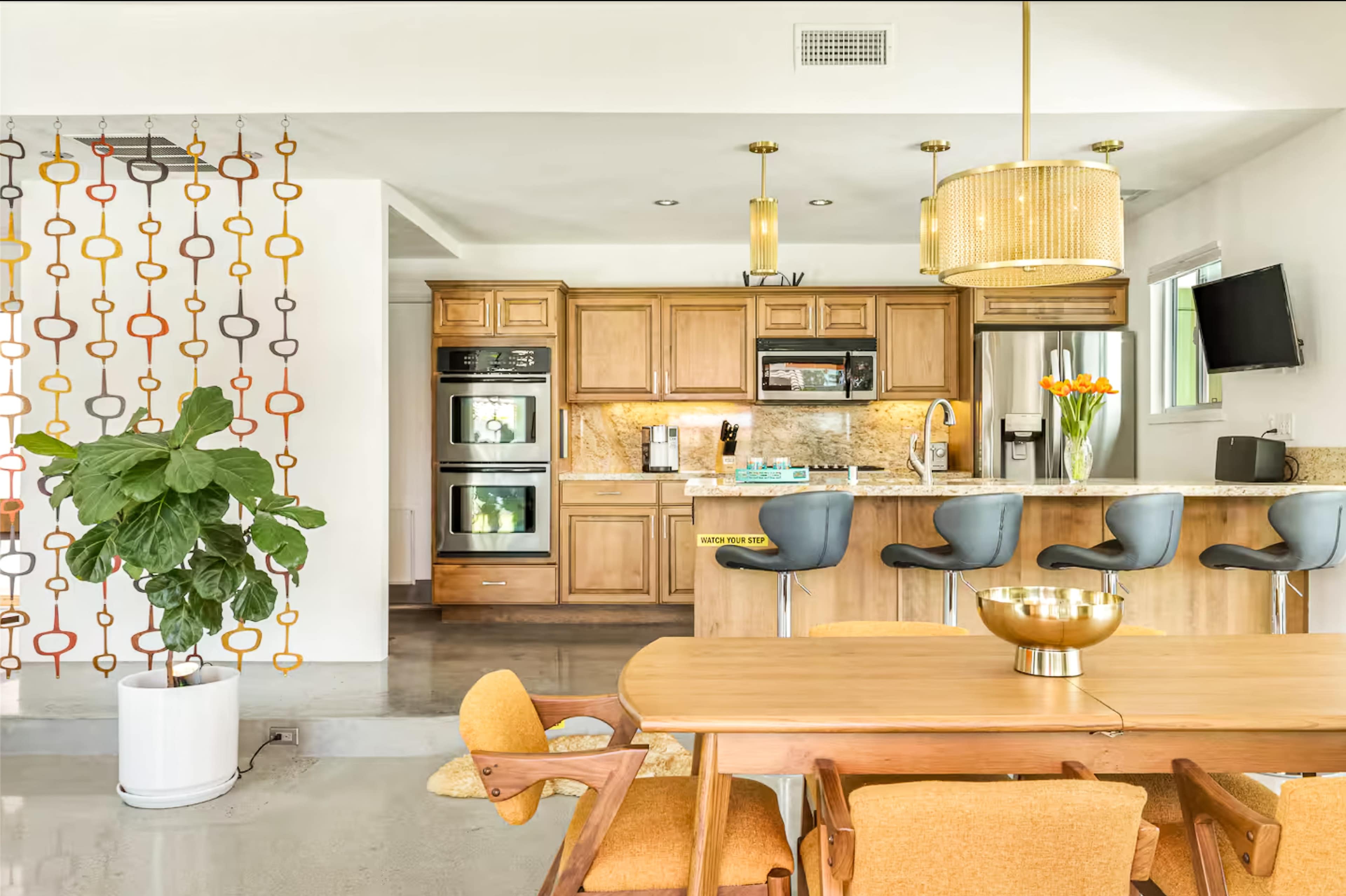 Luxury Locations | Chic LA Hideaway – Bright Bungalow with Pool ...