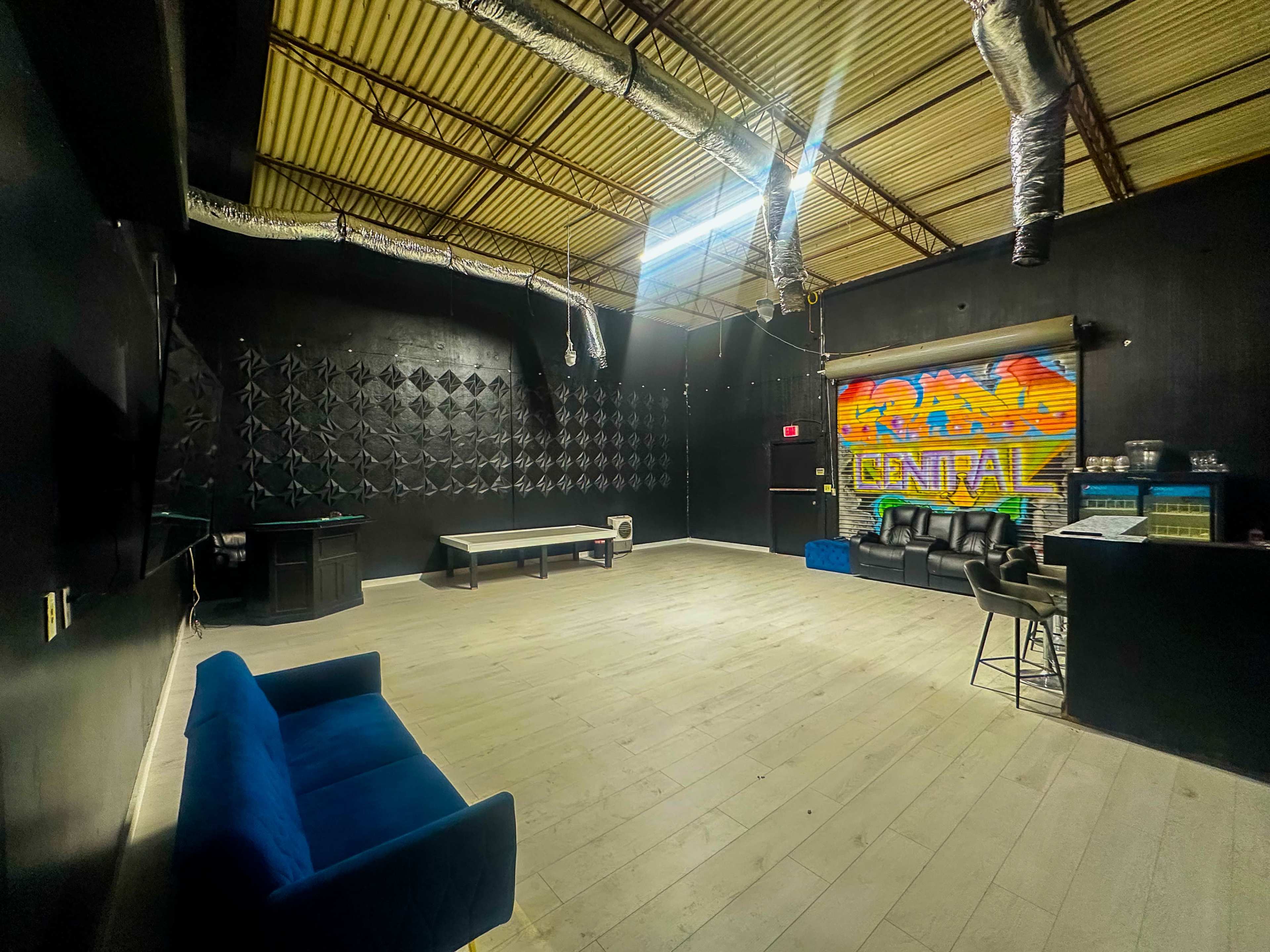 5 mins from TEXAS LIVE!, ARLINGTON, TX | Event | Peerspace