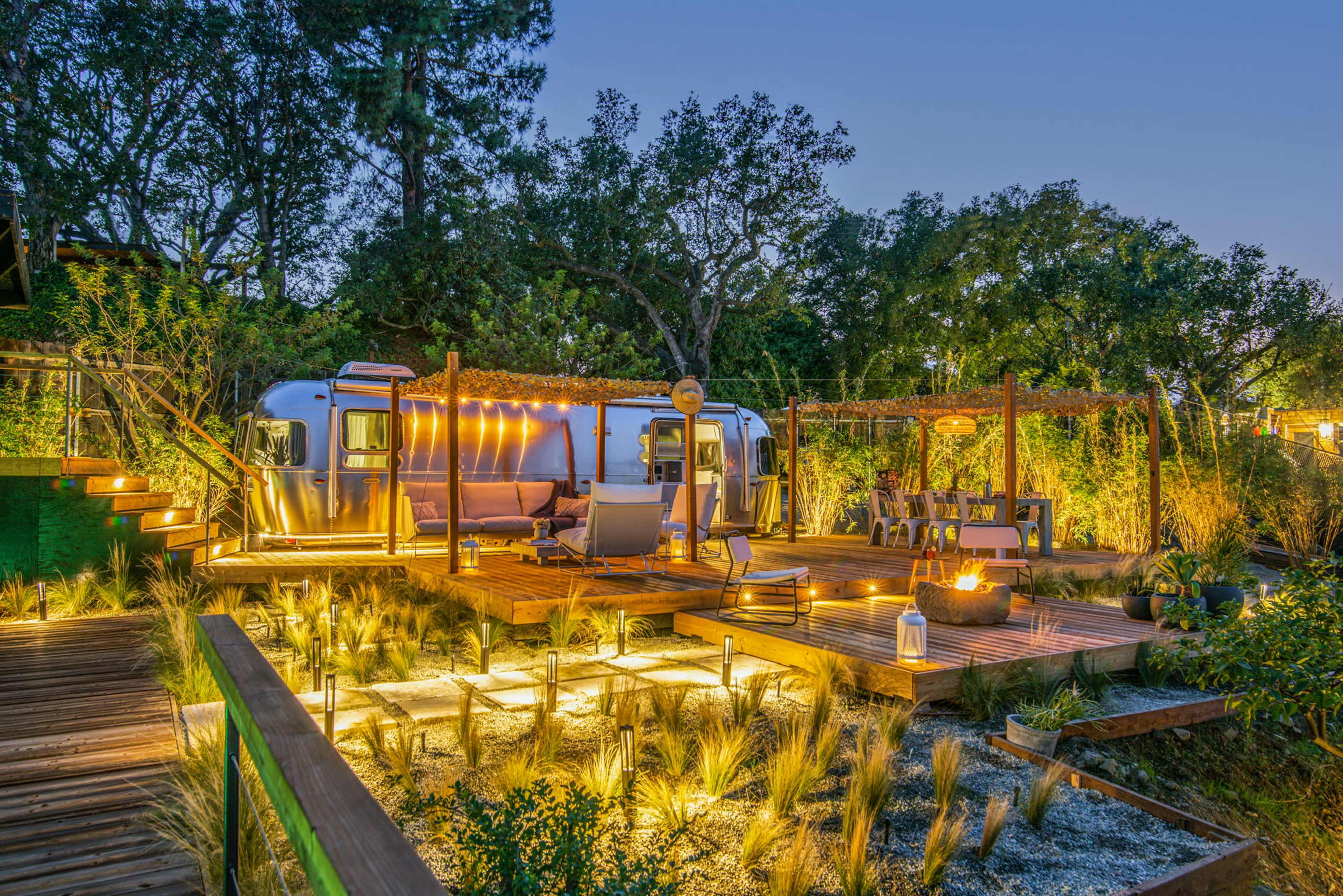 Airstream and pool overlooking the breathtaking views of Hollywood, Los ...