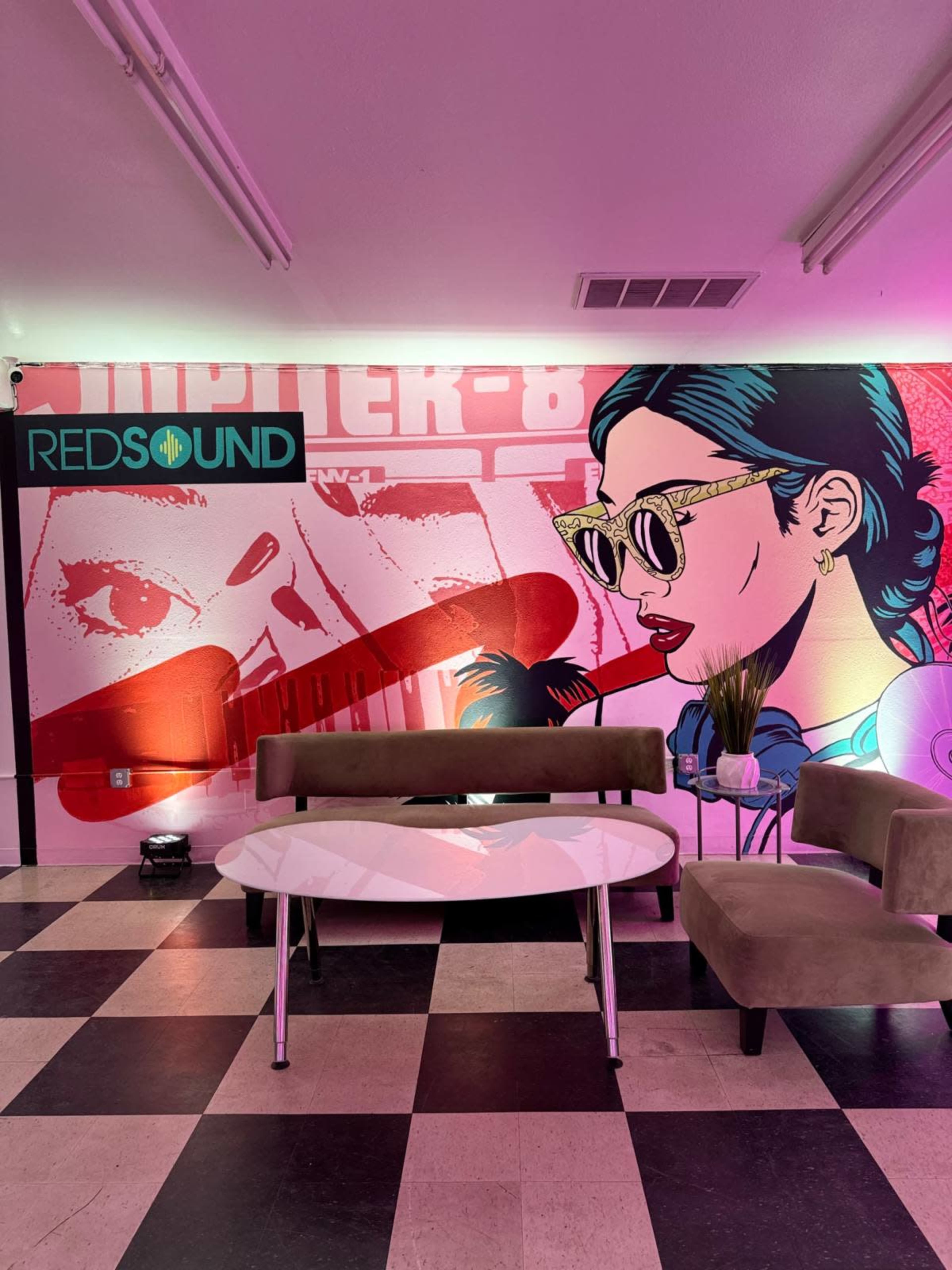 Clean Urban Event Studio with unique murals, Bellflower, CA ...