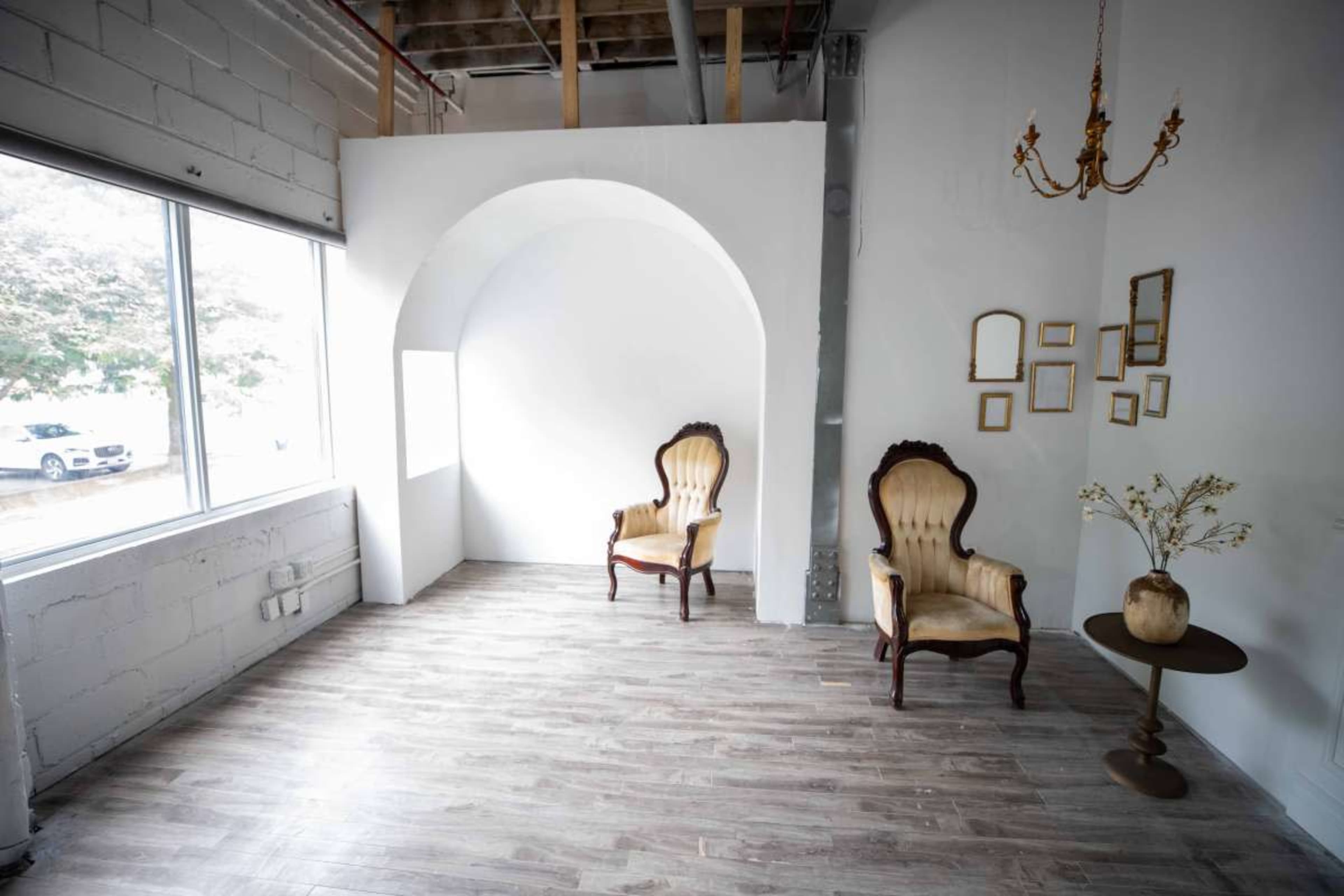 Location A | Natural light loft studio, fireplace, wainscoting, Toronto ...