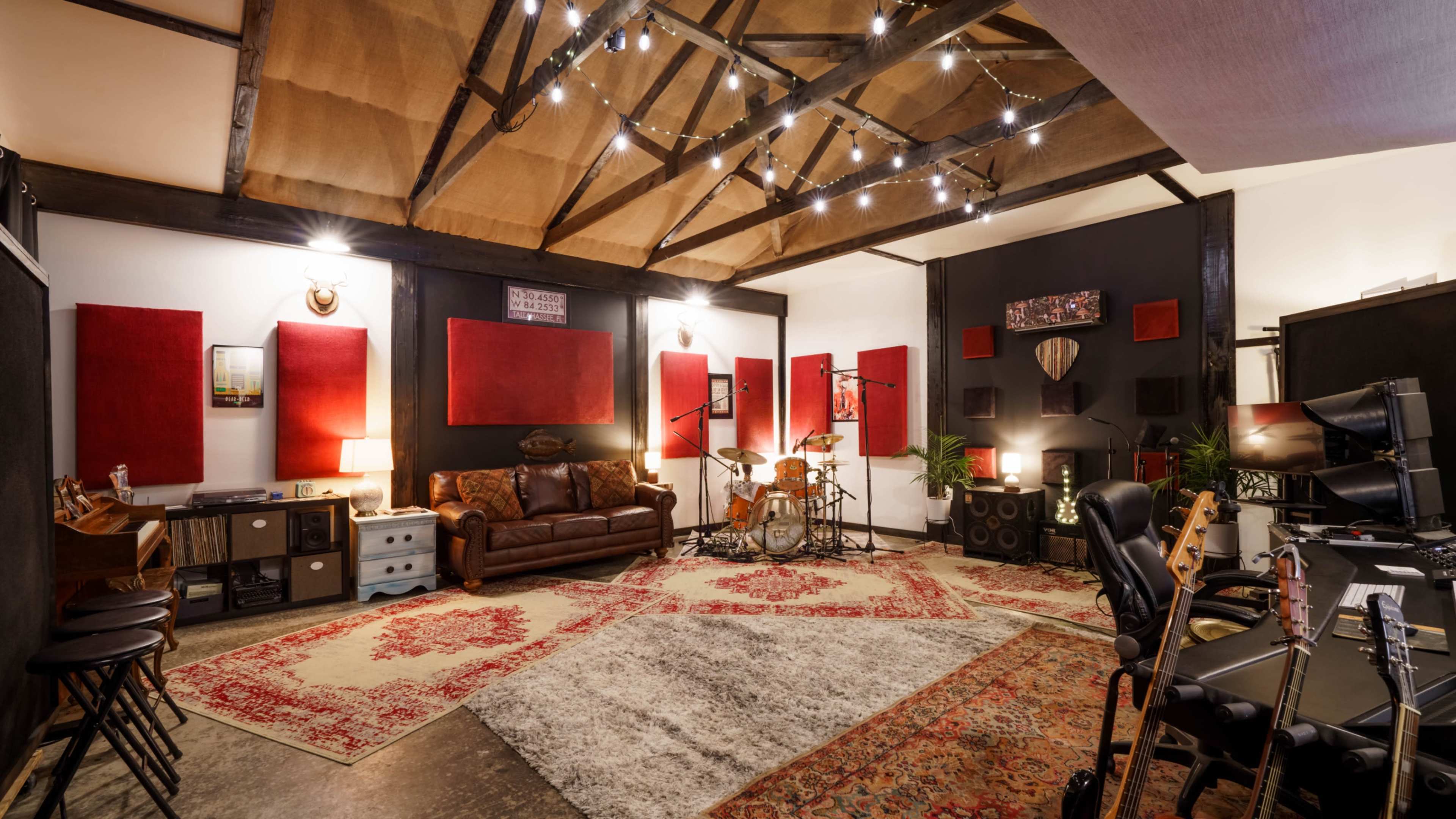 Countryside rustic music studio, Charlotte, TN | Production | Peerspace