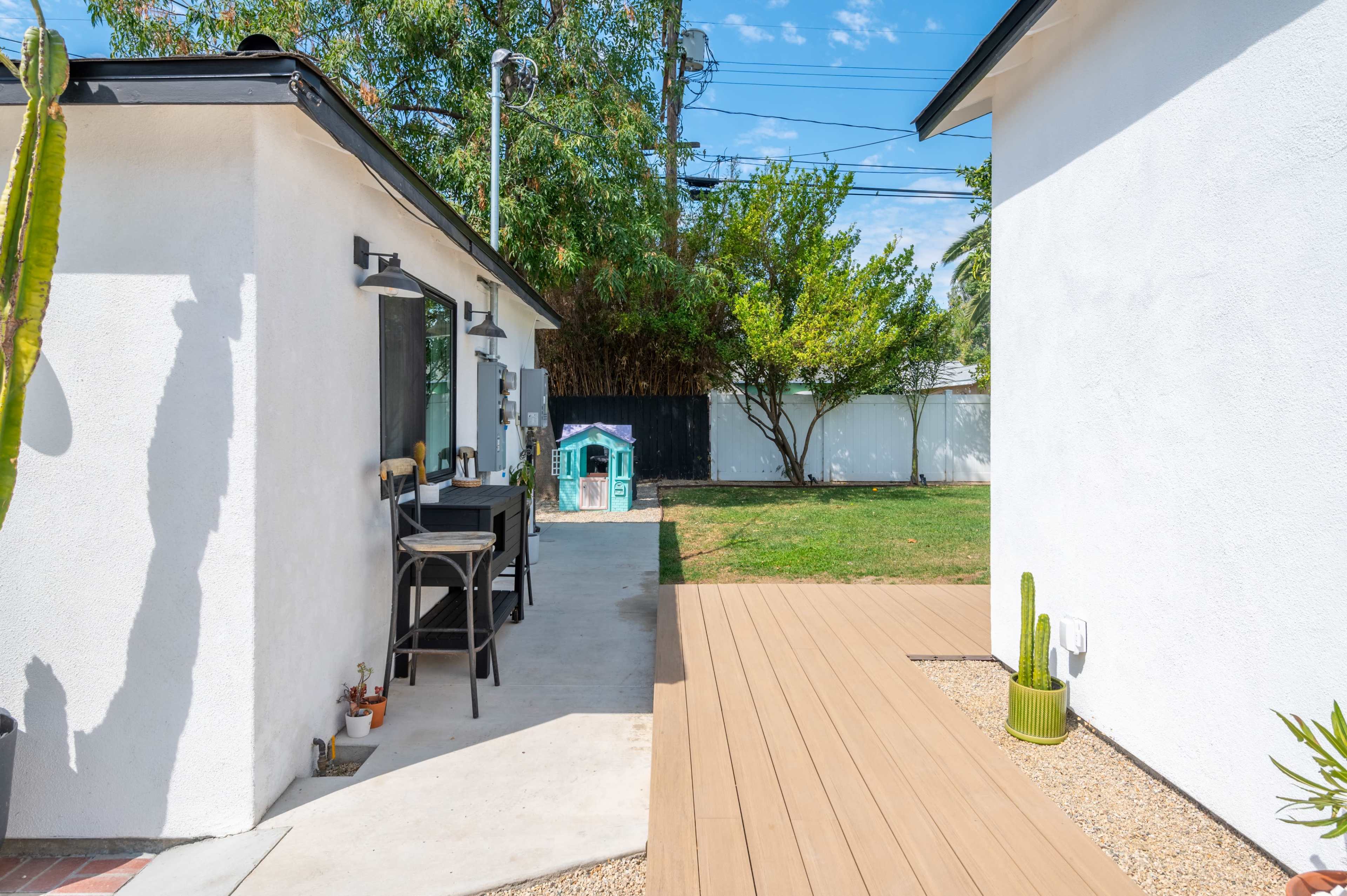 Newly Built Modern Studio Guest House w/ Backyard, North Hollywood, CA ...