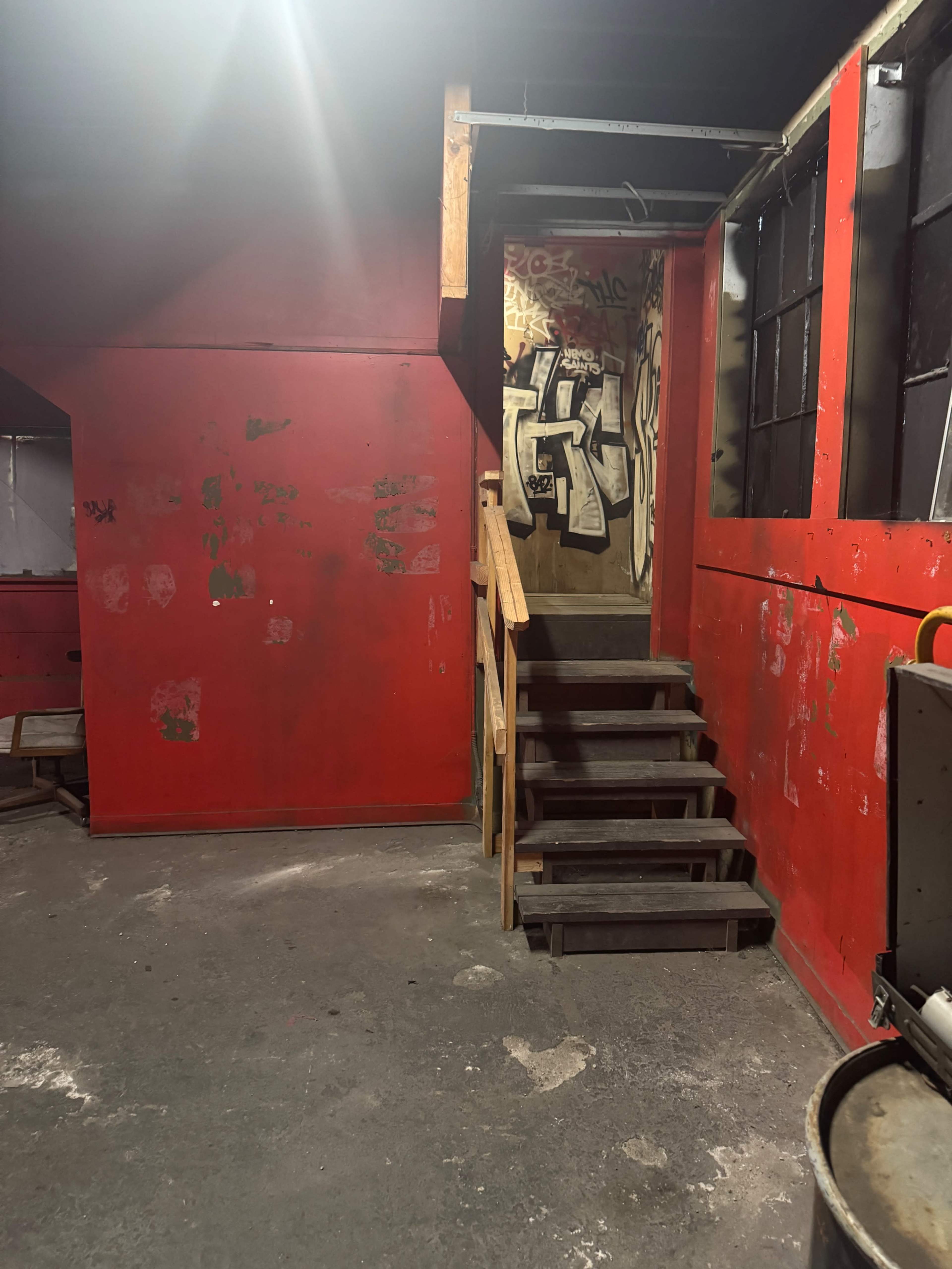 RUN DOWN ROOMS & HALLWAYS, Los Angeles, CA | Production | Peerspace