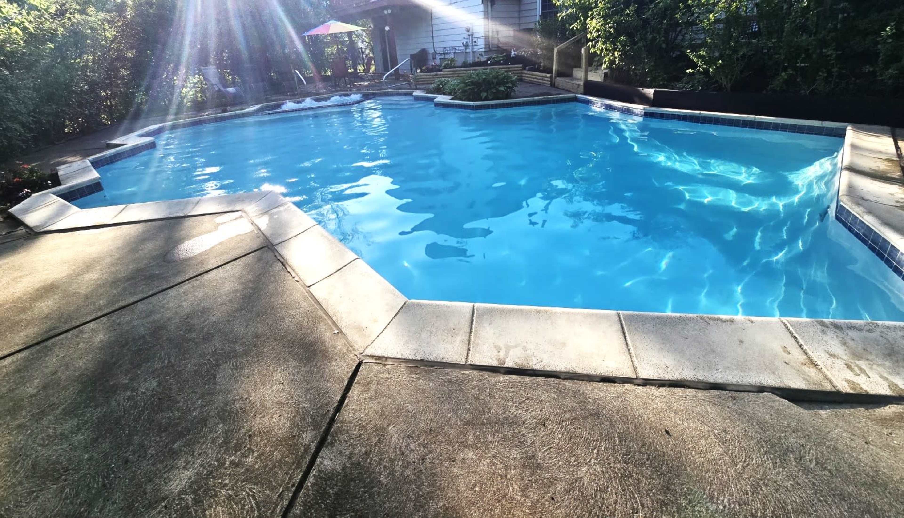 Heated Saltwater Pool and Spa | Heated Saltwater Pool and Spa, West ...