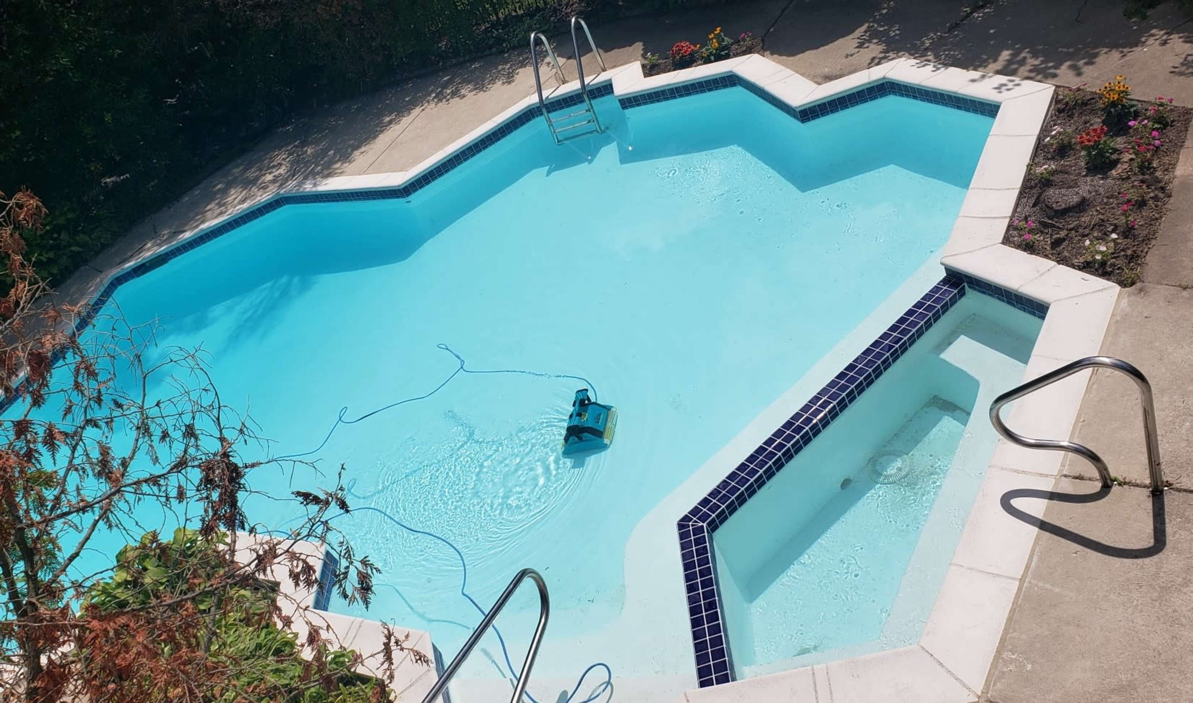 Heated Saltwater Pool and Spa | Heated Saltwater Pool and Spa, West ...