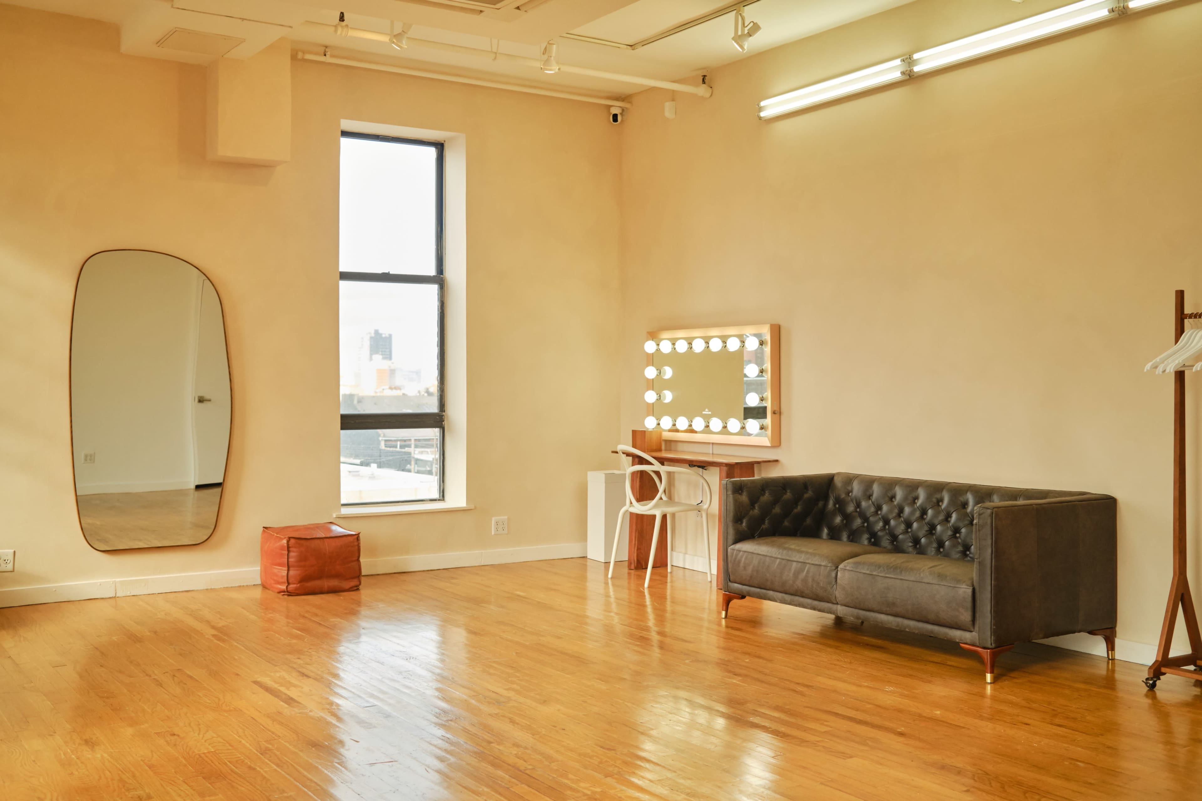 Blueberry NYC | Amber Loft Greenpoint – Natural Light Studio with ...