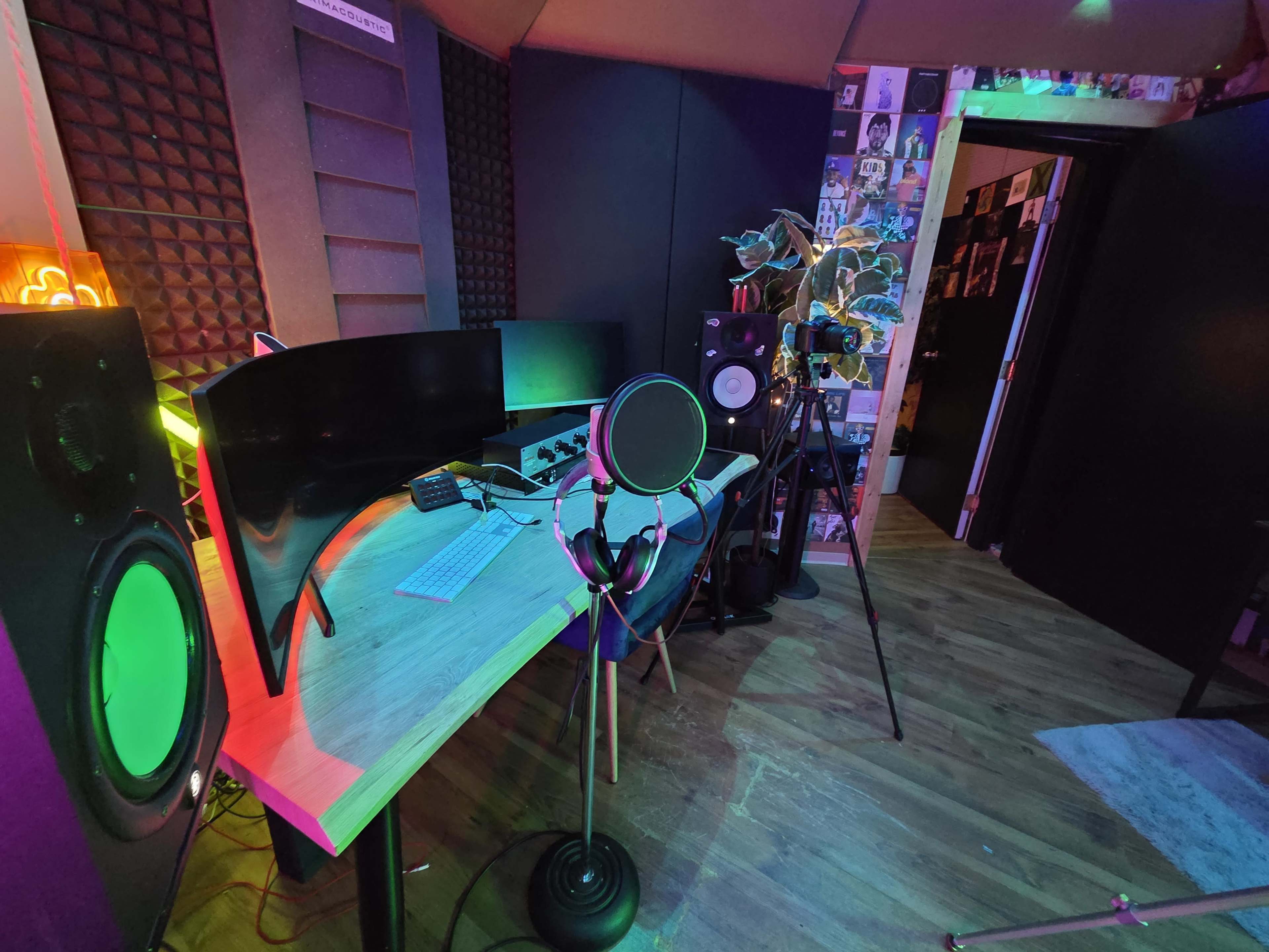 604 Podcast Studio | Cozy Podcast & Interview Room ( New Westminster ...