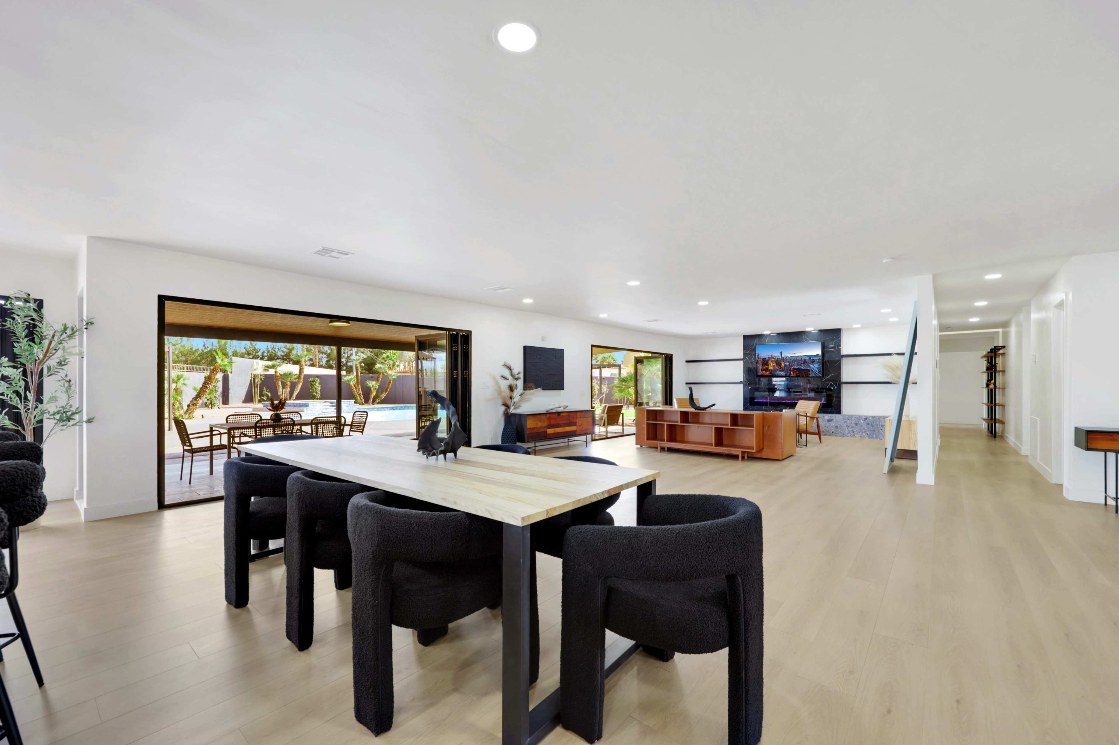 Luxury Retreat/ Pool, Sports Courts,Volleyball Court, Putting Green ...