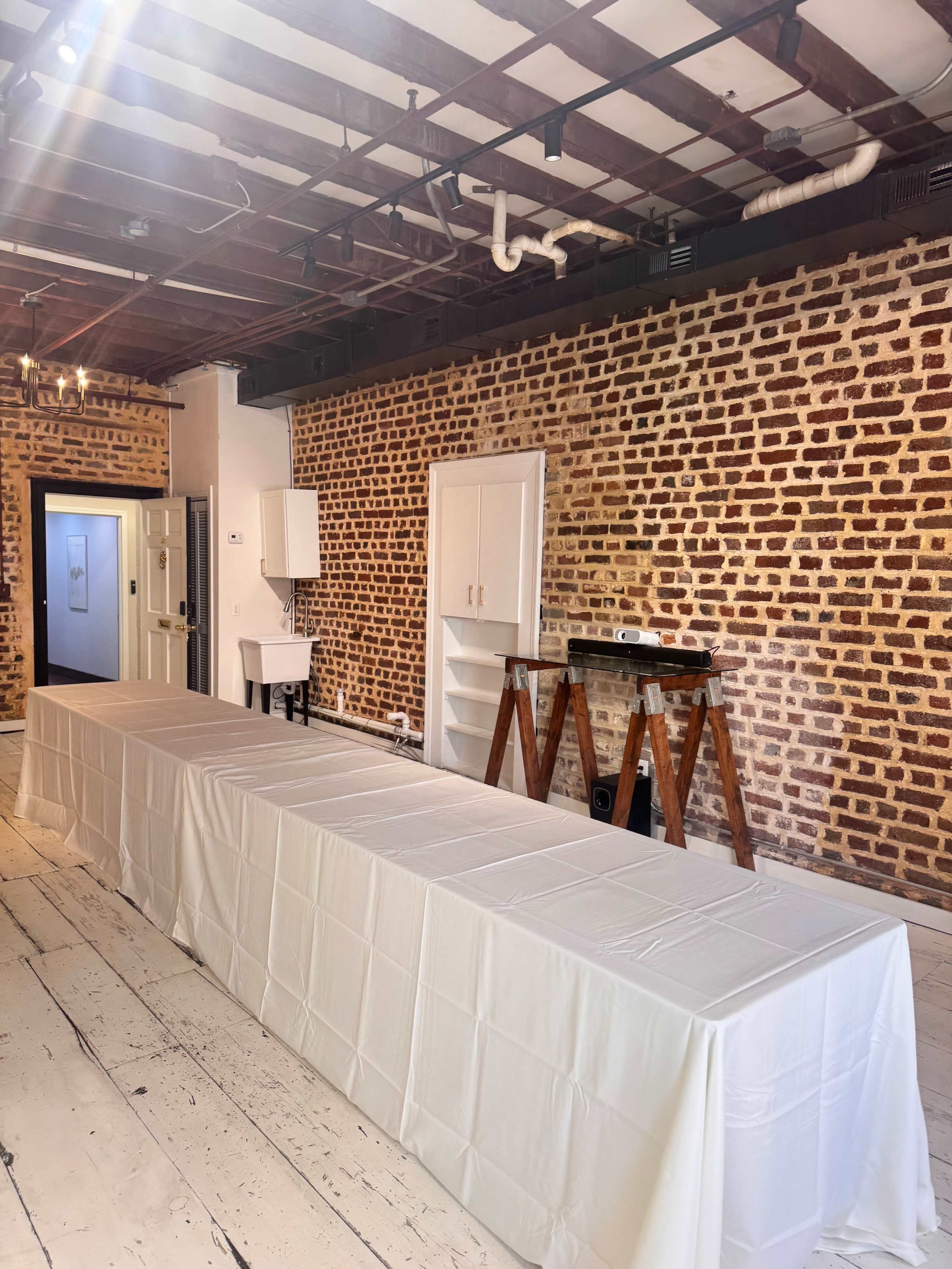 Greenroom | Downtown Charleston, loft, studio, dinner space, photoshoot ...