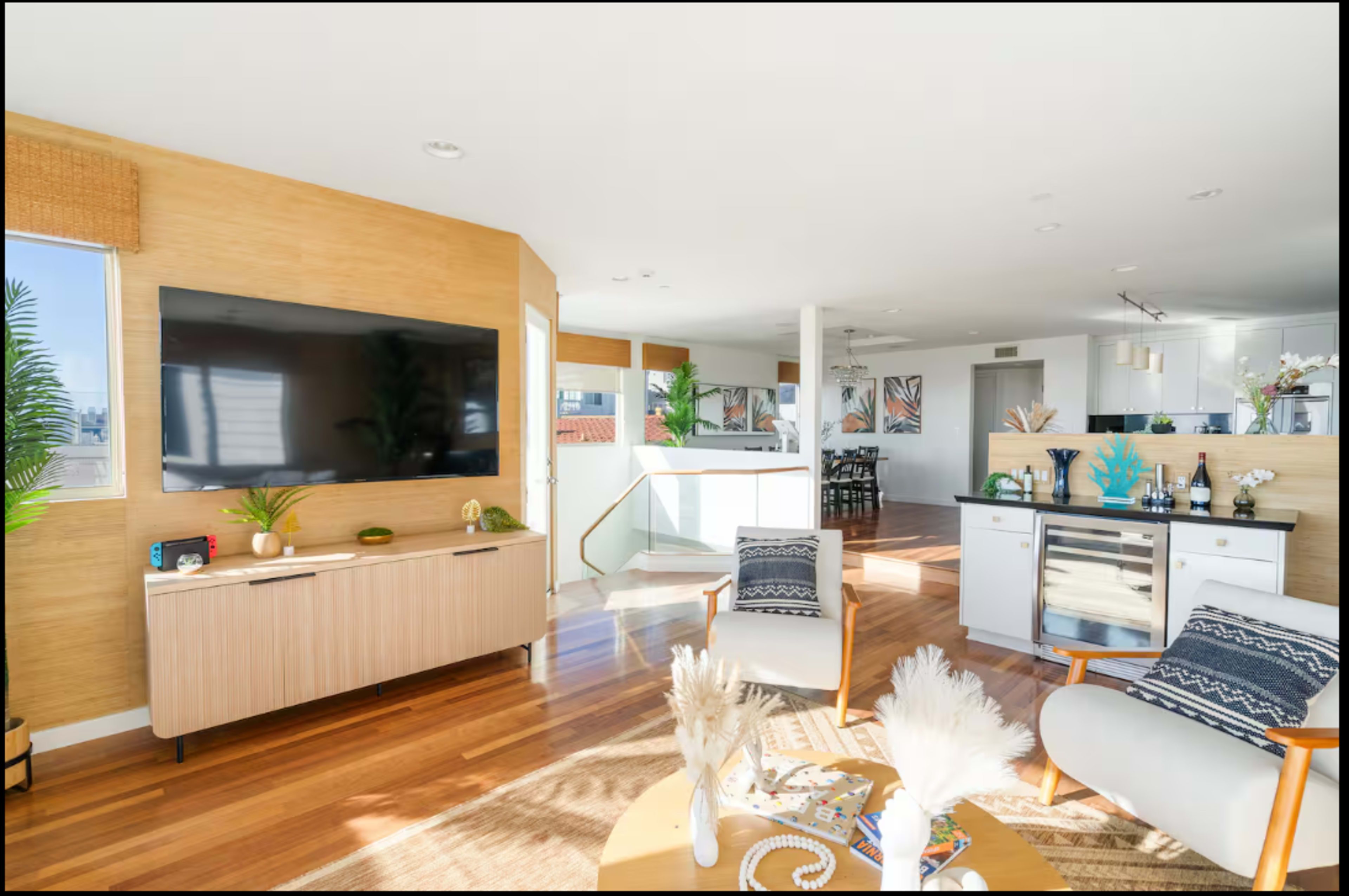 Luxury Locations | Sunny Home by the Beach, Manhattan Beach, CA | Off ...