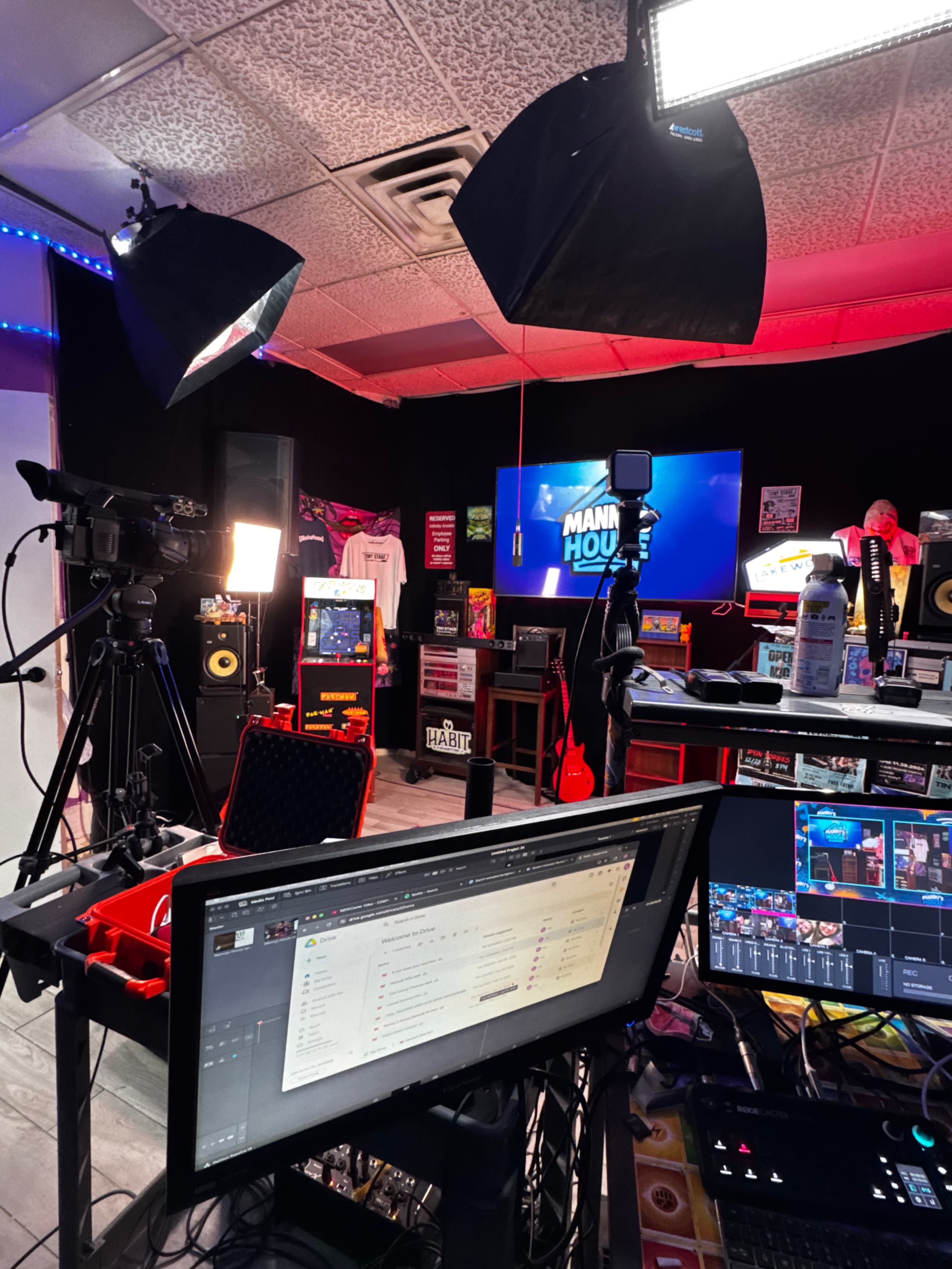 Manny’s House | Manny’s House @ Luxury United Studios, Garland, TX | Event | Peerspace