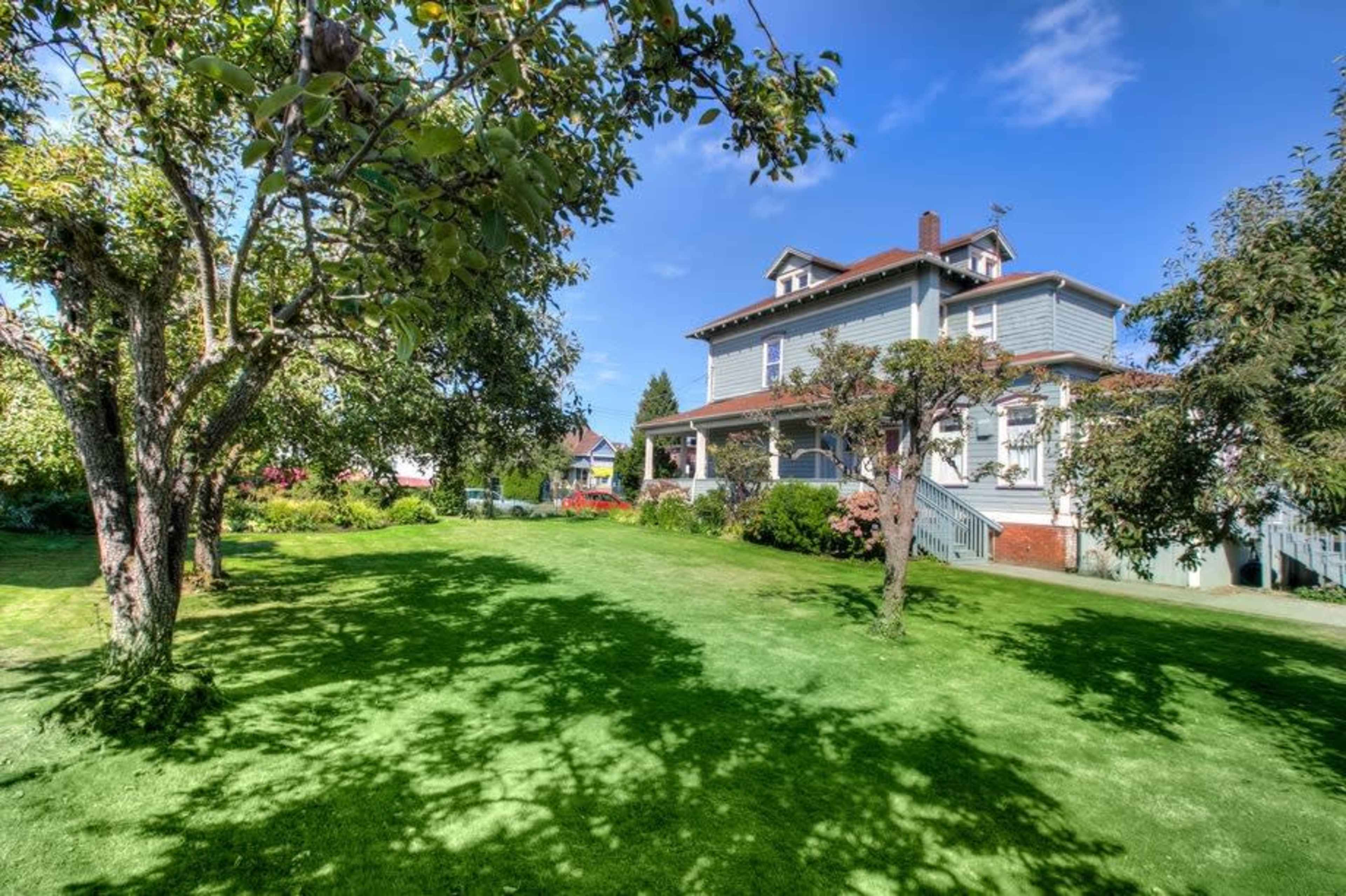 Work and Play Lounge | Charming & Unique Space That Combines the ...