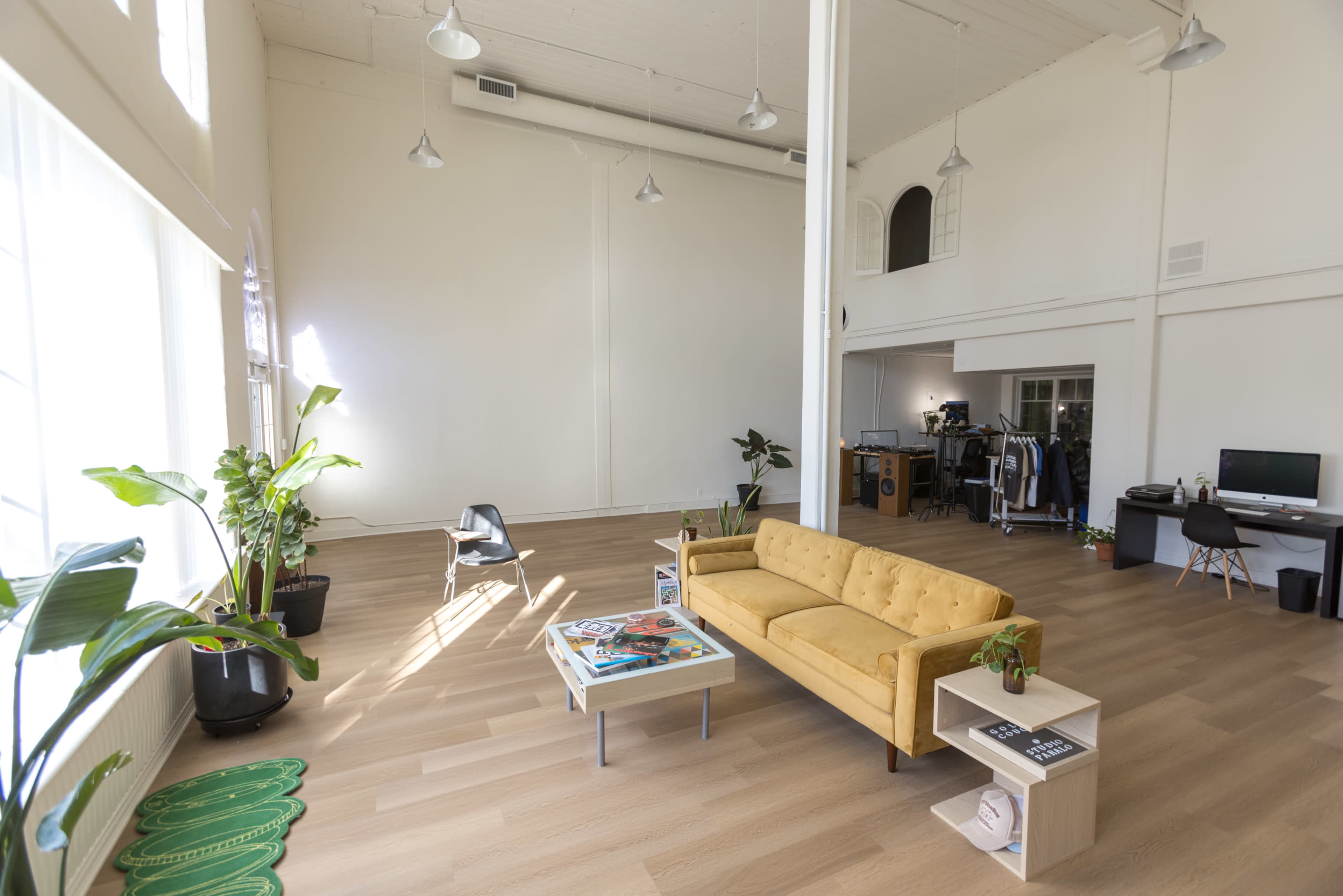 Open Event Space with Lush Courtyard, Los Angeles, CA | Event | Peerspace