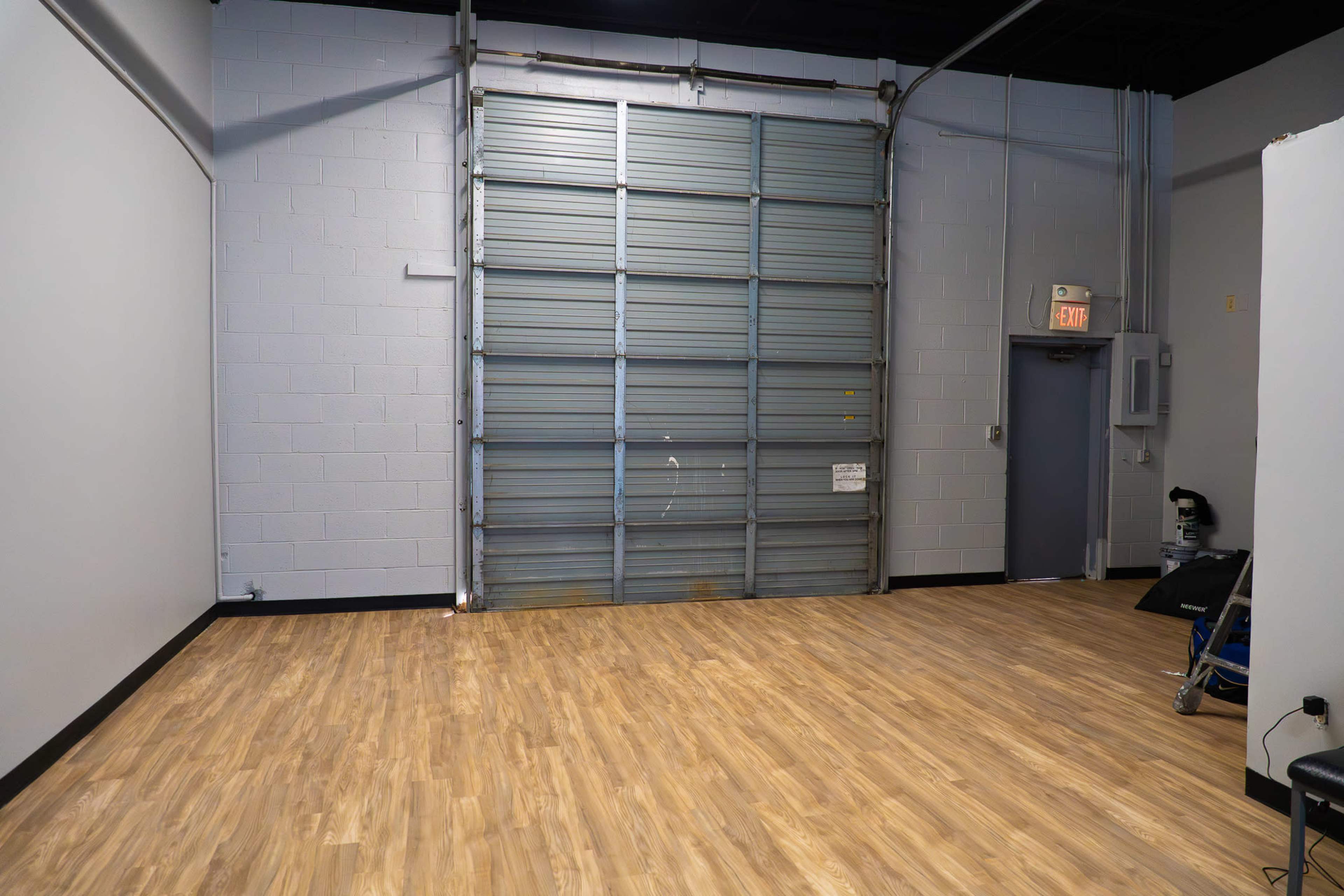 versatile 2000 square foot open space is perfect for both photoshoots ...