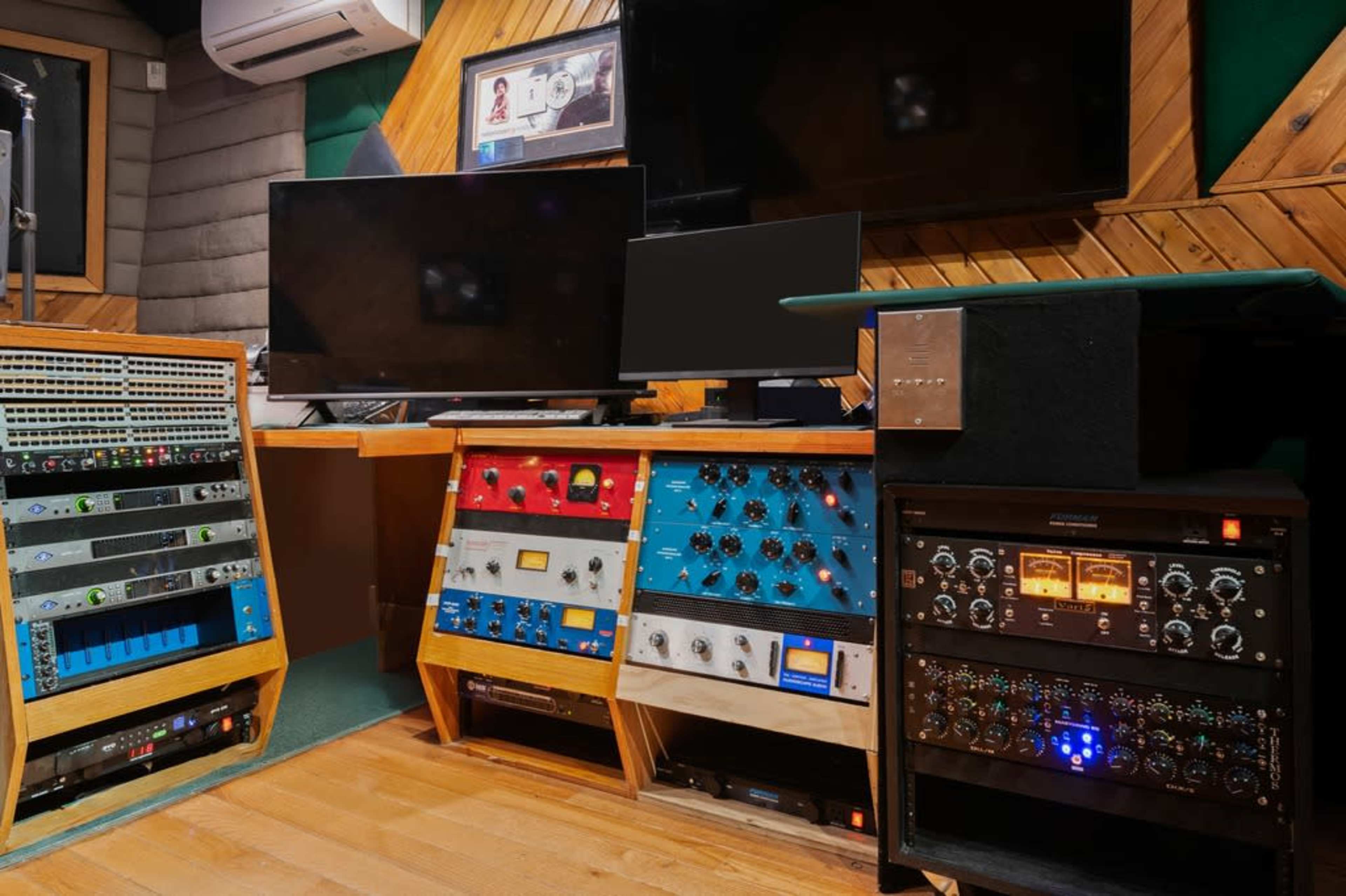 Los Depressos | State of the Art Recording Studio with Large Control ...